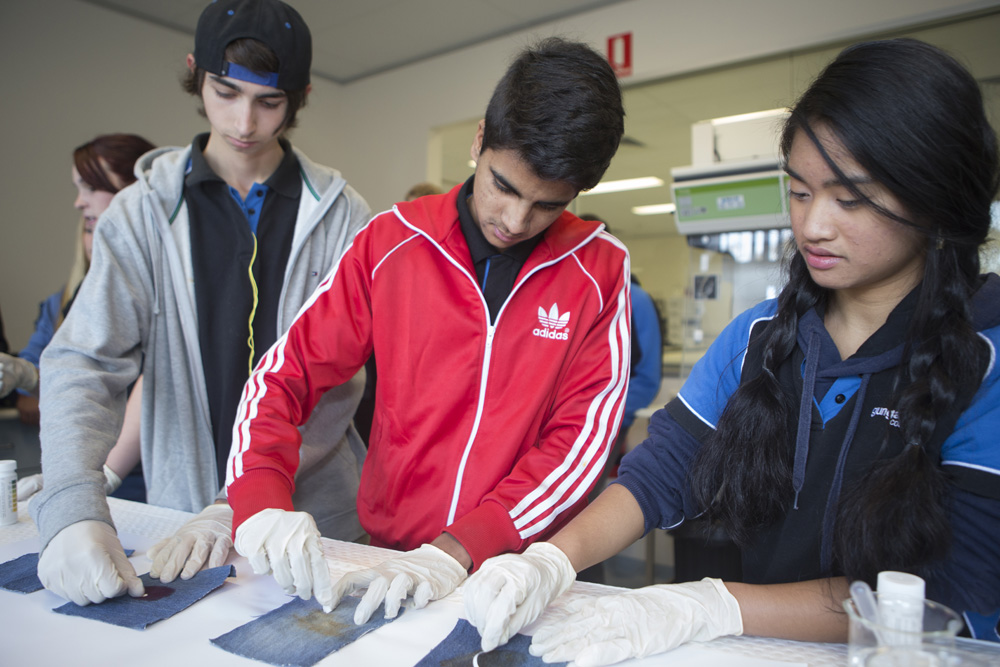 College students experience IT and science at UC - University of Canberra