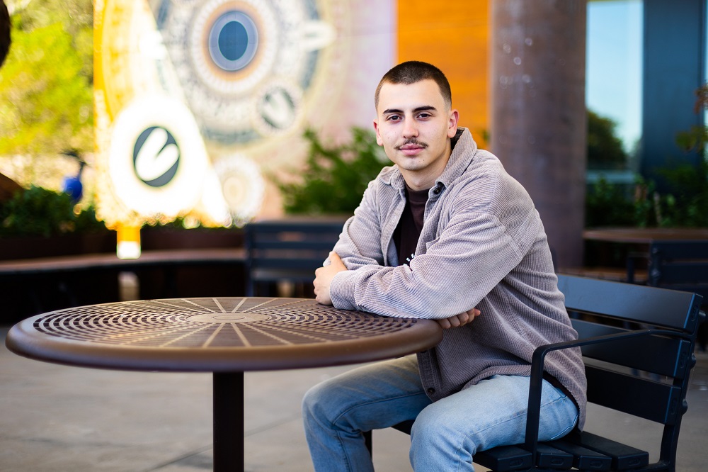Liam Searle awarded the 2023 Tom Calma Medal at UC graduations ...